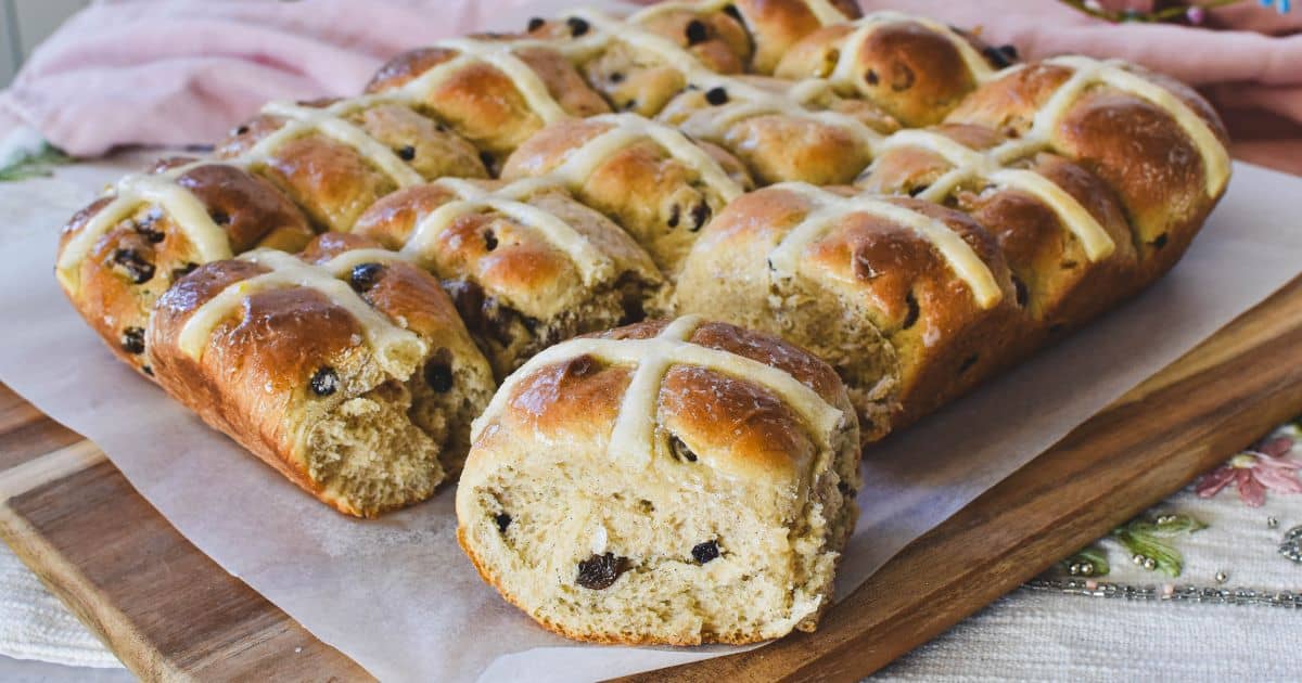 Hot Cross Buns - Cooking with Nana Ling